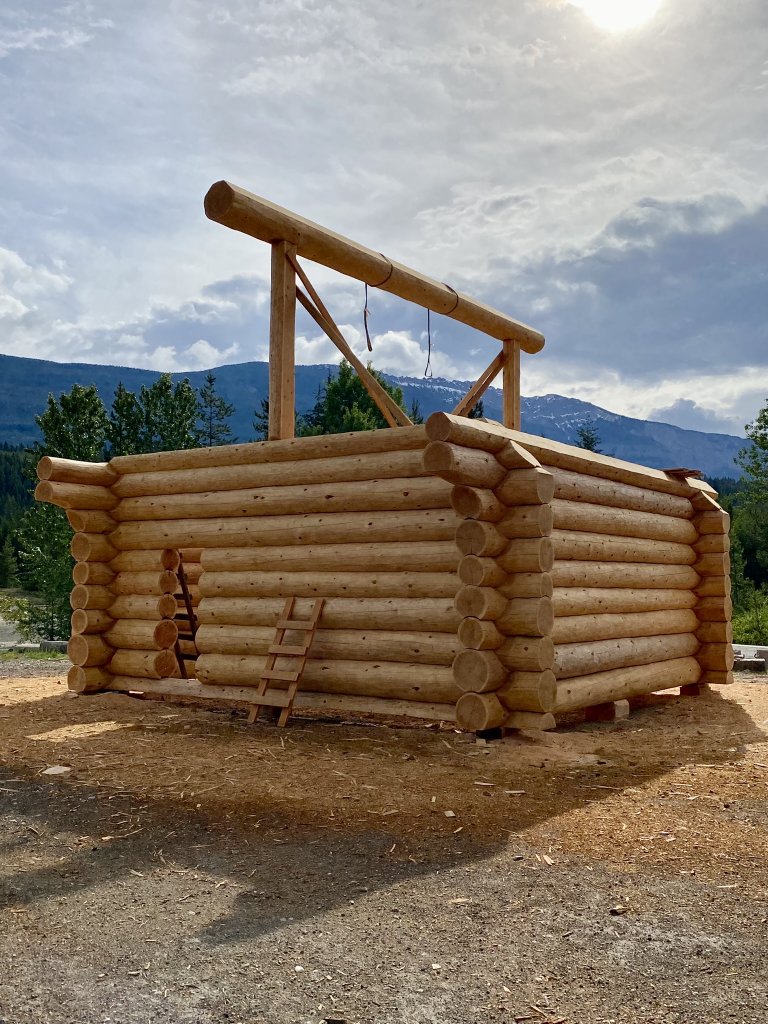 Log Cabin | For Sale | Saddle Notch | Hybrid Style